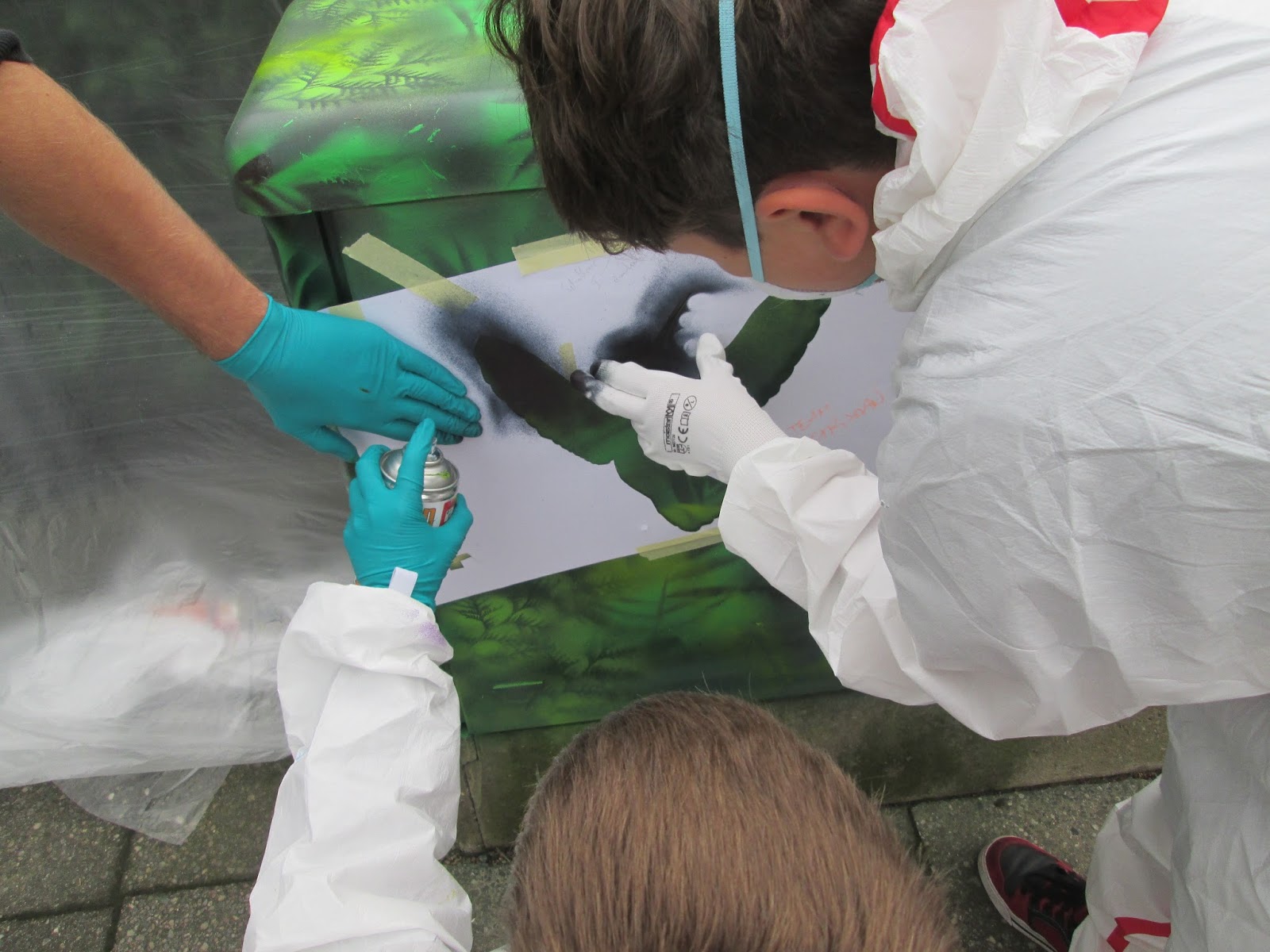 Stromkasten-Styling: Letzter Sprühtag in der Peter-Witte-Grundschule