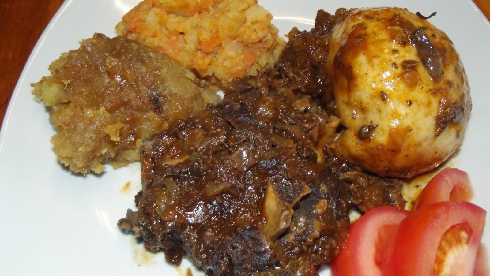 LEKKER RESEPTE VIR DIE JONGERGESLAG: KLUITJIES OP VLEISGEREGTE / DUMPLINGS