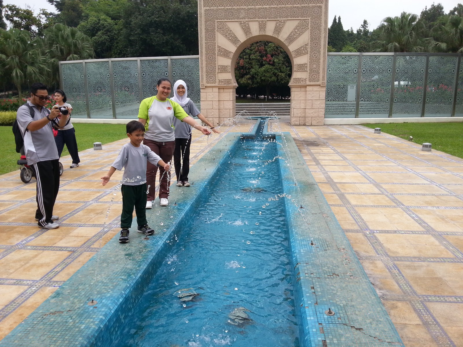 HITAM PUTIH: Balai kesenian Morocco, Purtajaya