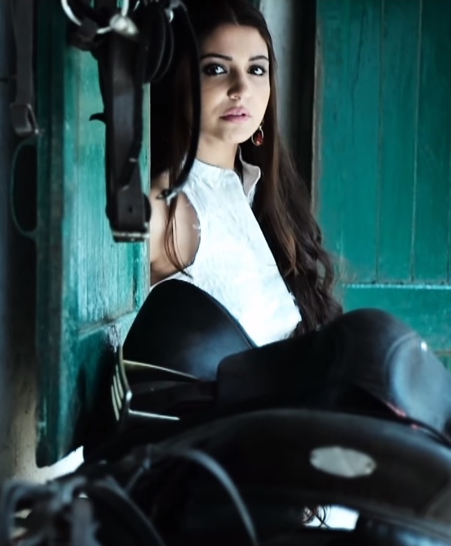 Anushka Sharma Gorgeous Cleavage On GQ India Photoshoot