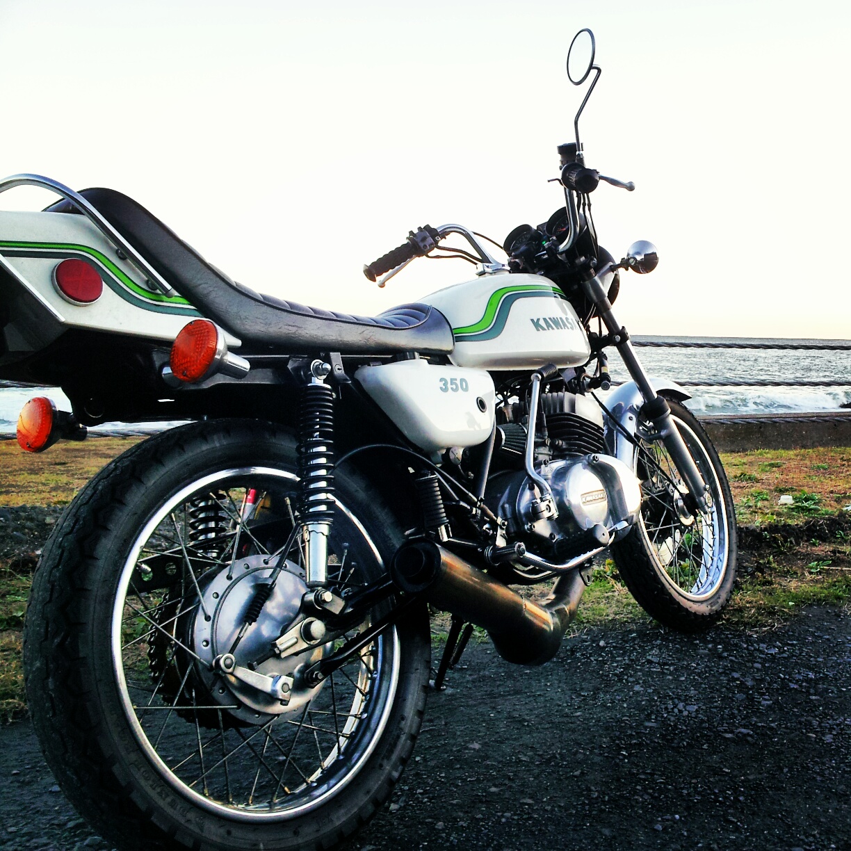 ARTISTIC PLAYERS: KAWASAKI 350SS