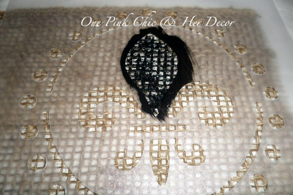 Decorating with One Pink Chic: Burlap Fleur De Lis Frame!