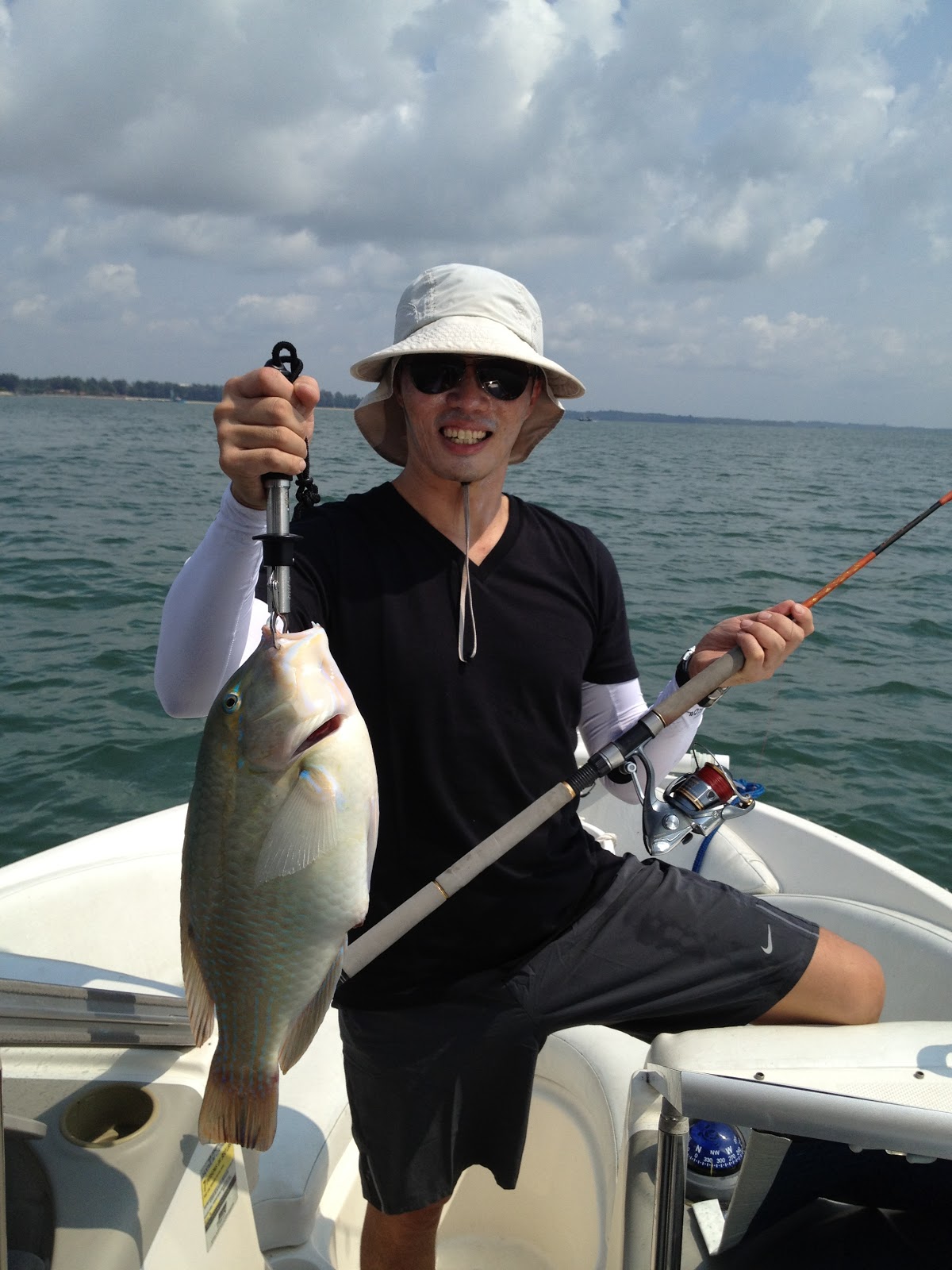 Learn Boat Fishing In Singapore: CHANGI FISHING