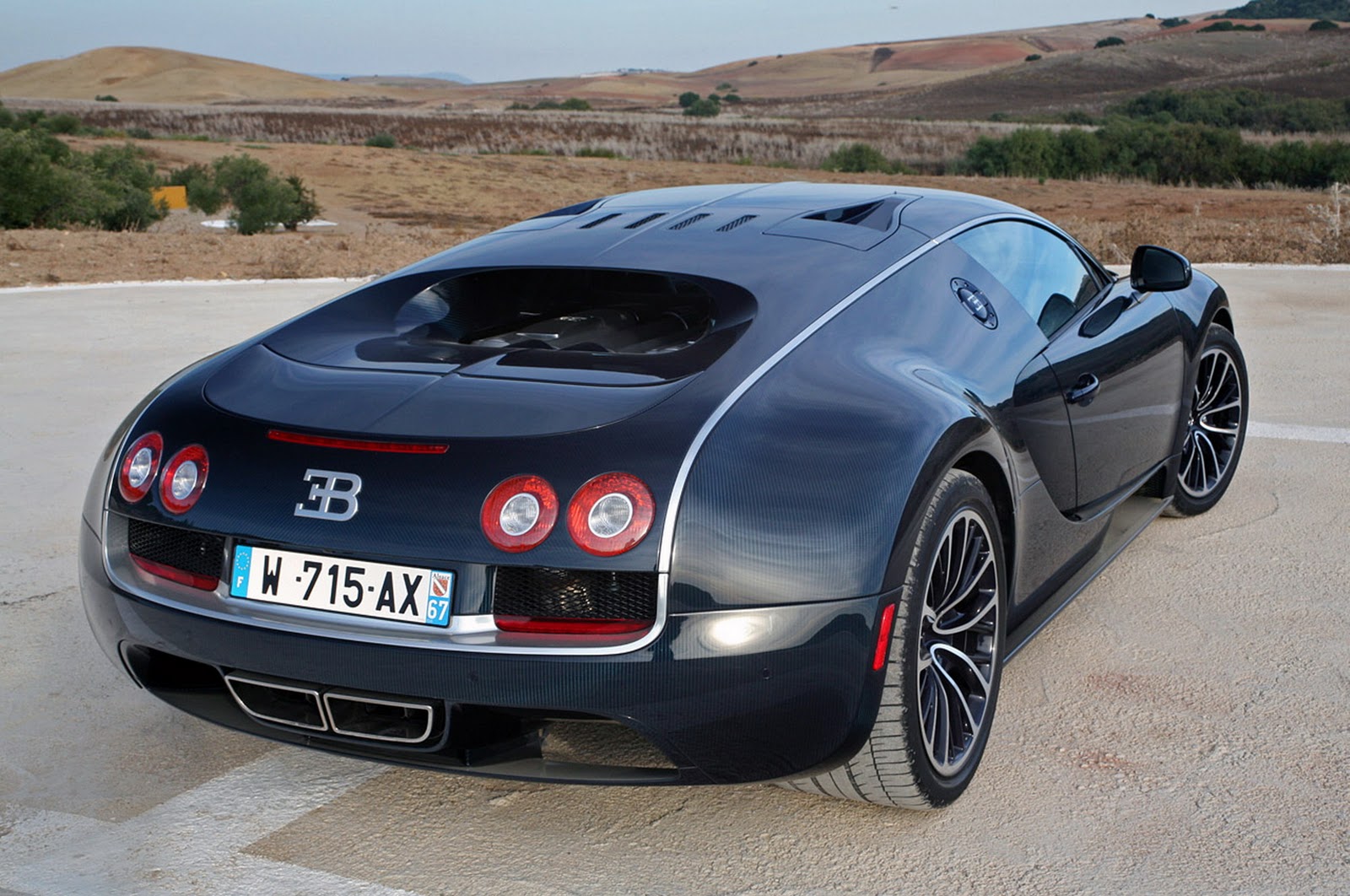 TOP 10 EXPENSIVE THING'S: NO 1 FASTEST CAR IN THE WORLD BUGATTI