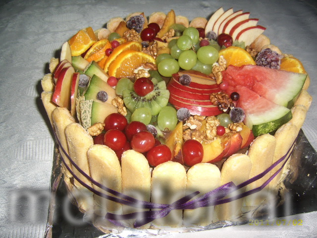 mola tortai: tort cu fructe