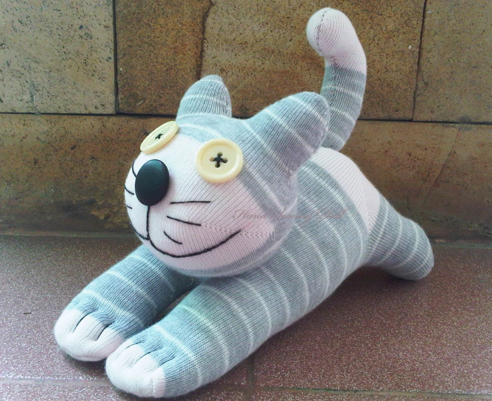 Hand Sewing Doll: Boneka "Kucing Malas"