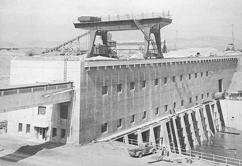 Author Everett Powers: April 2011