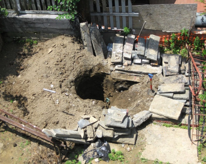 Dumpdiggers: Manhattan Well Diggers, June 2011 Bakery Dig