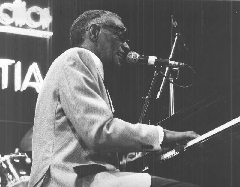 Ray Charles Video Museum: Ray Charles Is In Town - Chronology 1982