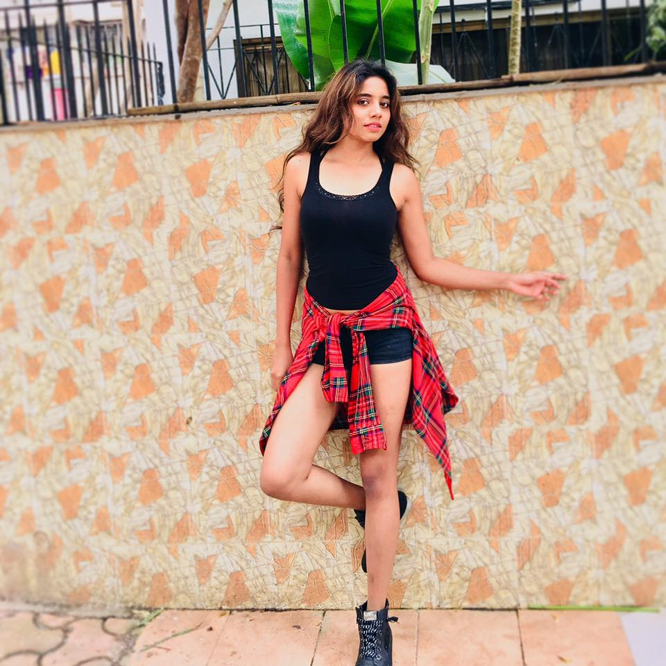 Bollywood Jalwa: Bollywood Hot & Sexy Actress Model Zainab Hashmi ...