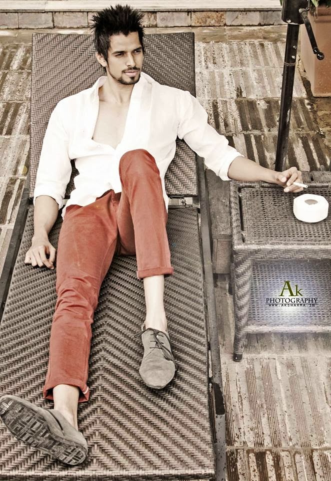 Shirtless Bollywood Men: Darsh Kothari