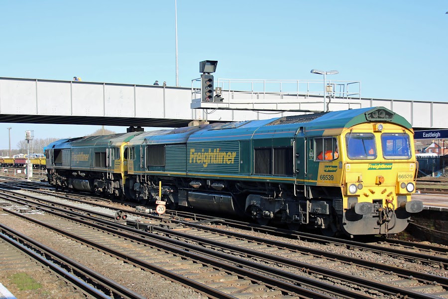 47s and other Classic Power at Southampton: Freightliner Workings at ...