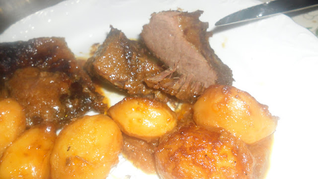 Pimentinhas na Cozinha: CARNE (VACA) ASSADA COM BATATAS