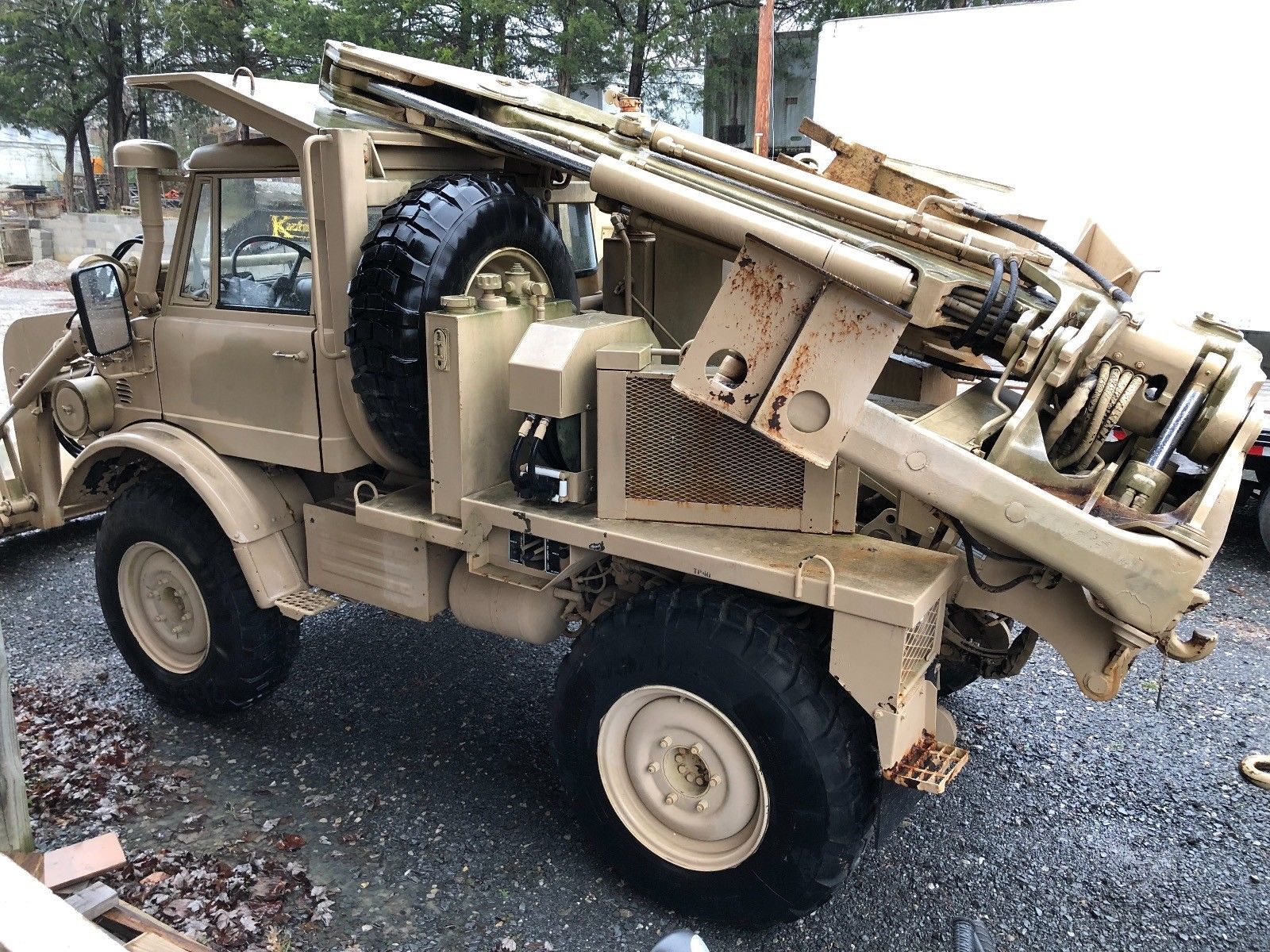 DIY Campsite: 1987 Freightliner FLU-419 Unimog Small Emplacement ...