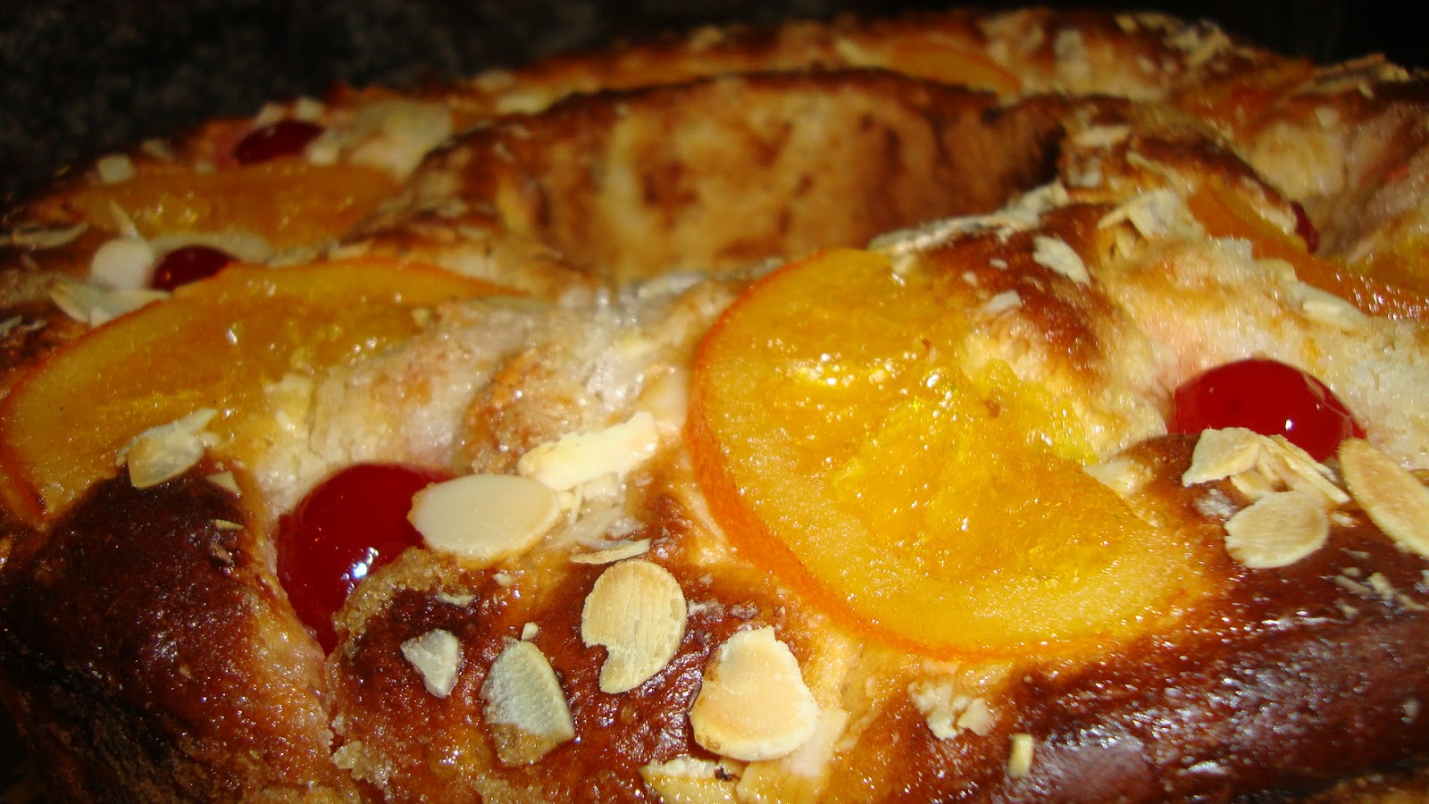 Postres, panes y delicatessen saladas