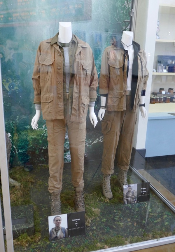 Hollywood Movie Costumes and Props: Natalie Portman and Gina Rodriguez ...