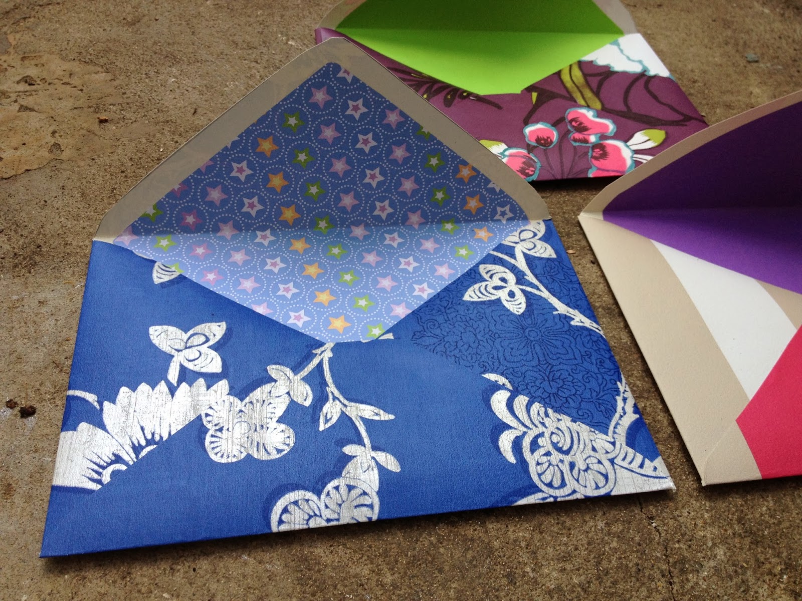 Bundles and Buttons: Wallpaper envelopes DIY