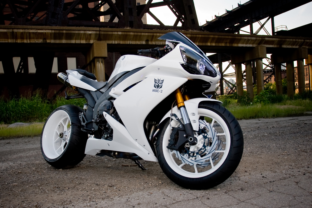 auto mobiles: yamaha R1 bikes