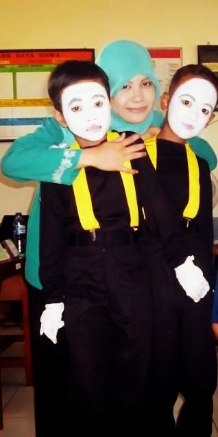 LAILIN NIHAYAH: TUTORIAL MAKE UP PANTOMIM UNTUK PEMULA