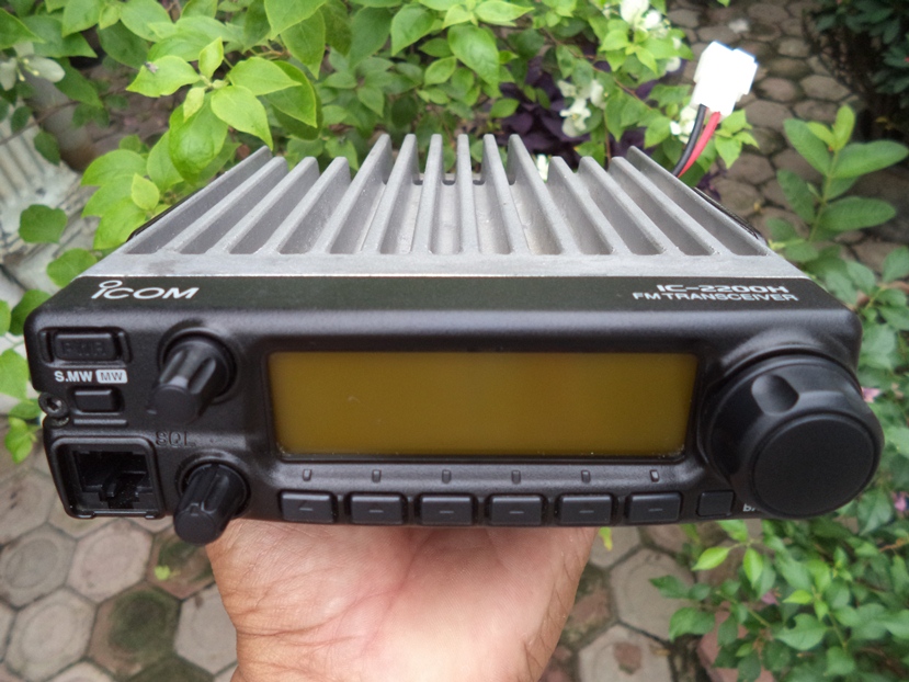 MEDAN RADIO: Icom IC-2200H silver