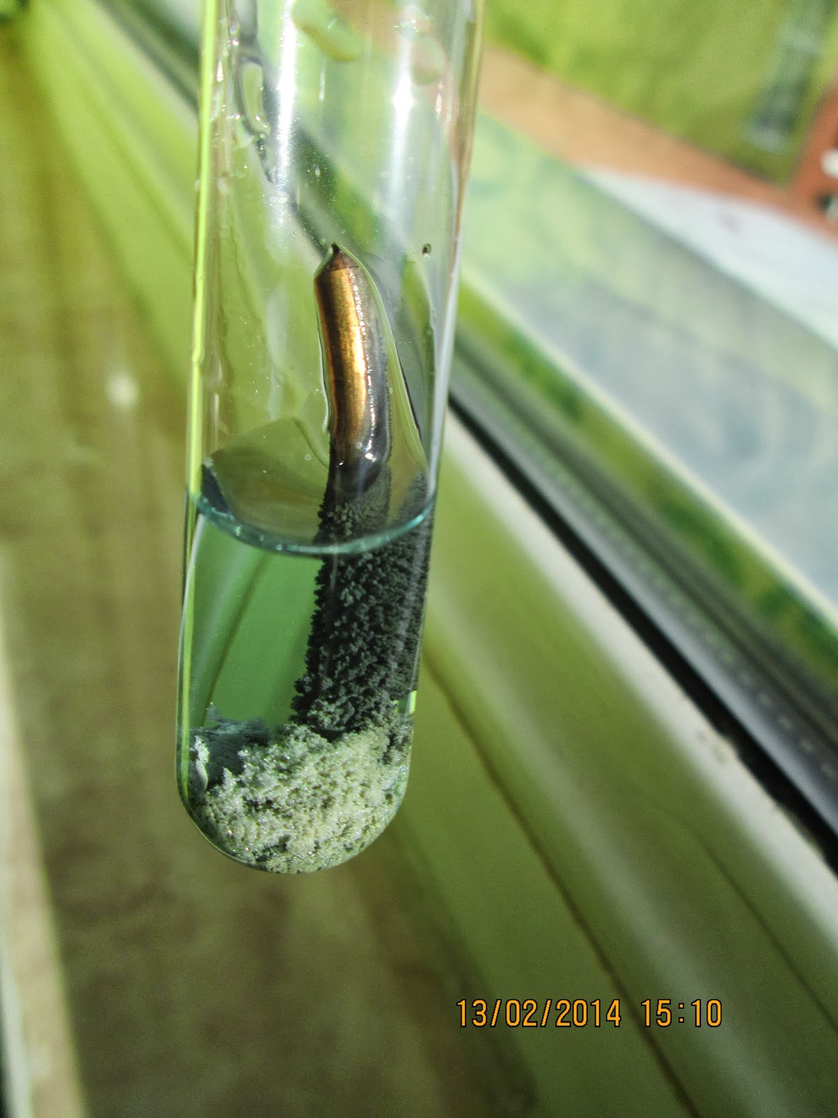 Chimia pe înţelesul tuturor: Experiment -Reacţia cuprului cu azotatul ...