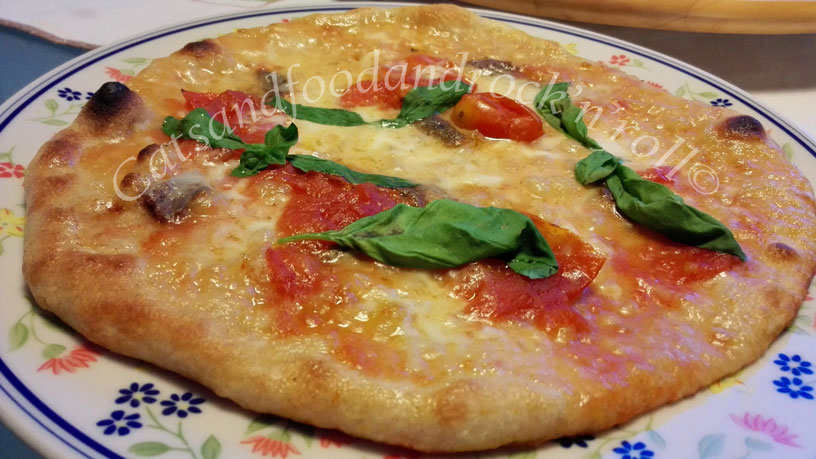 La pizza romana, sottile e scrocchiarella, di Silvia | Ricetta ed ...