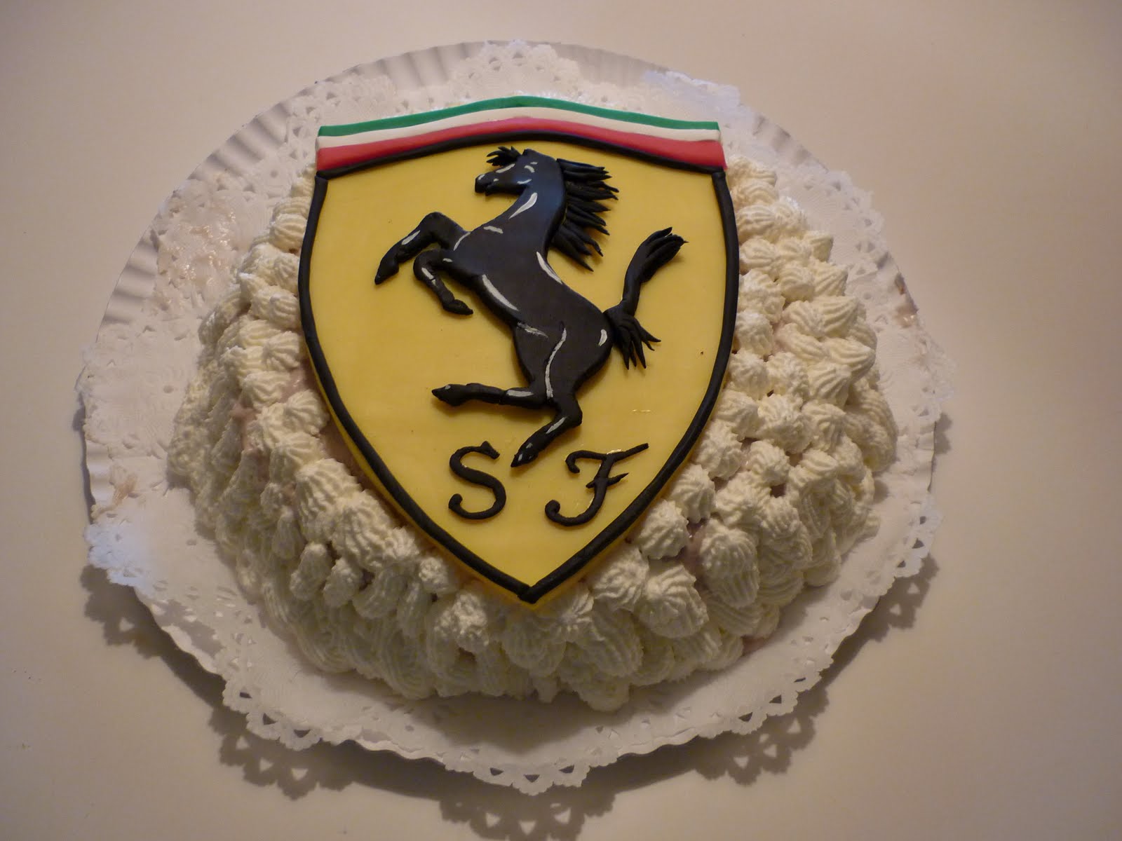 Arte en dulce: Tarta Logo Ferrari