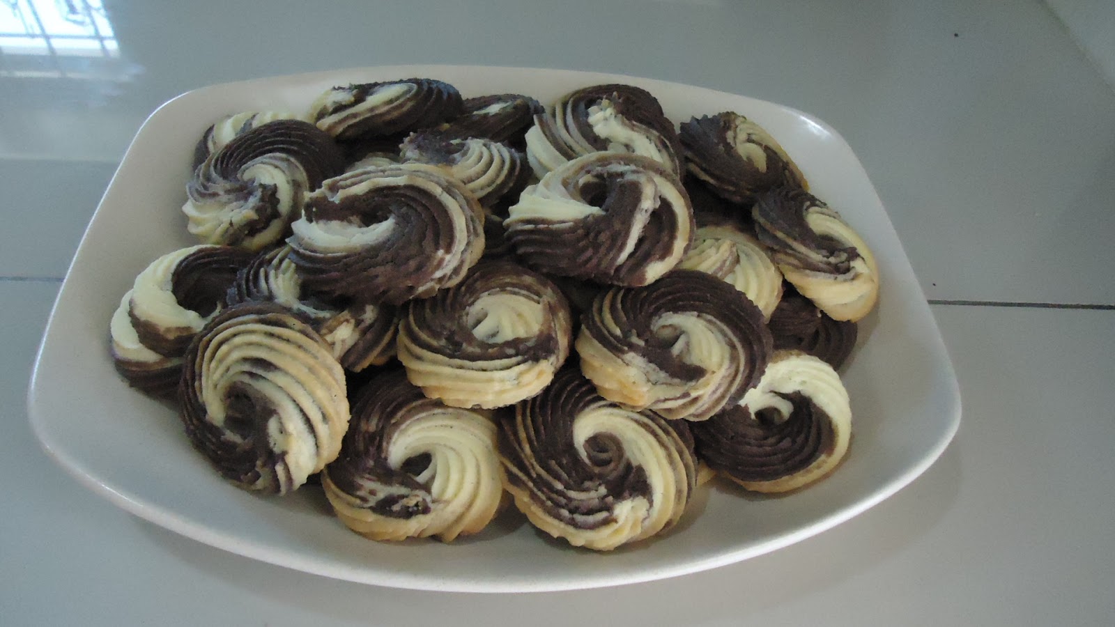 Zara ♥ Baking: TWO-TONE COOKIES...