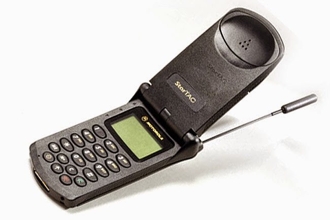 Motorola StarTAC (1996) ~ LA MAQUINA DEL TIEMPO