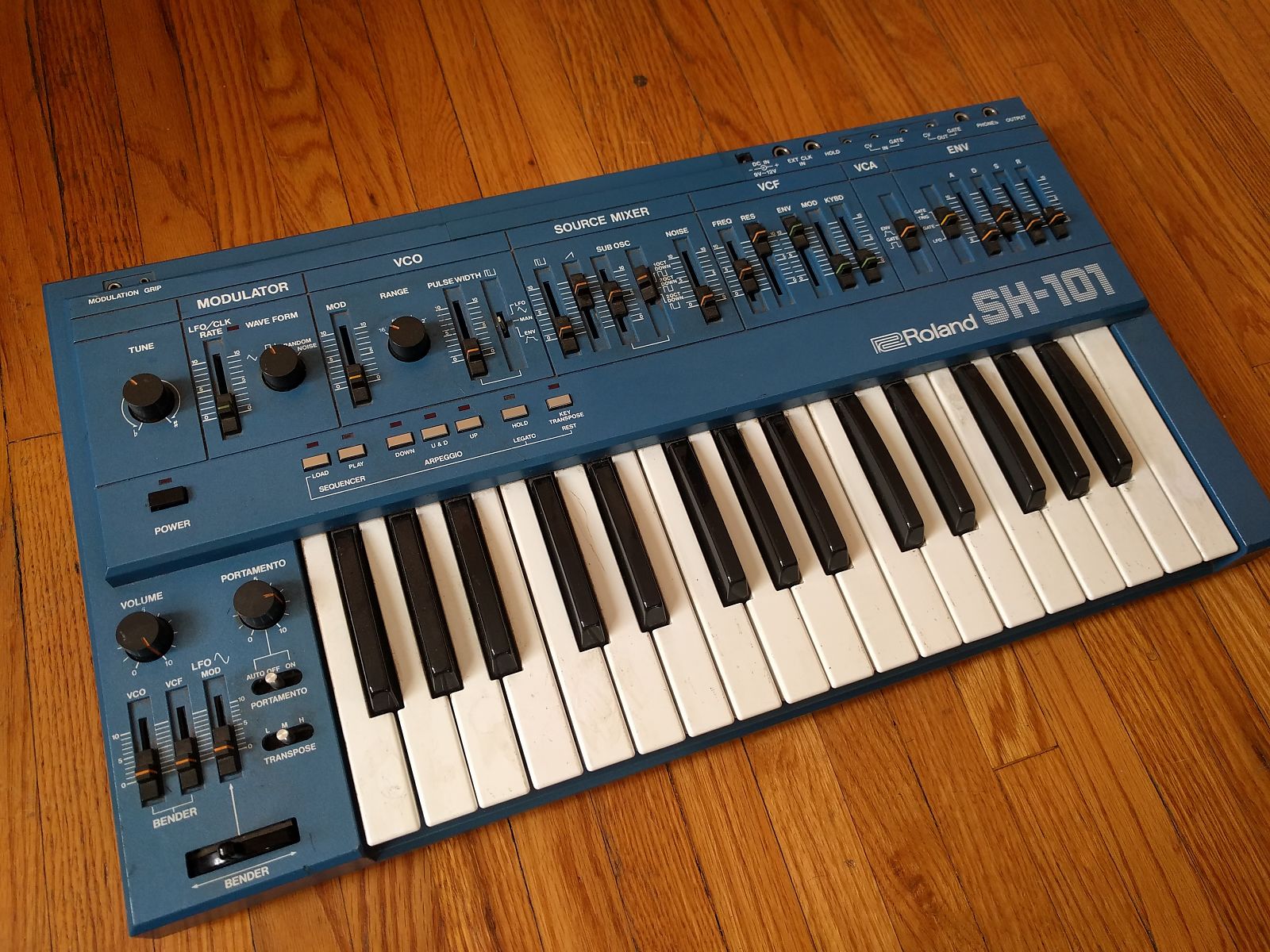 MATRIXSYNTH: Blue Roland SH-101