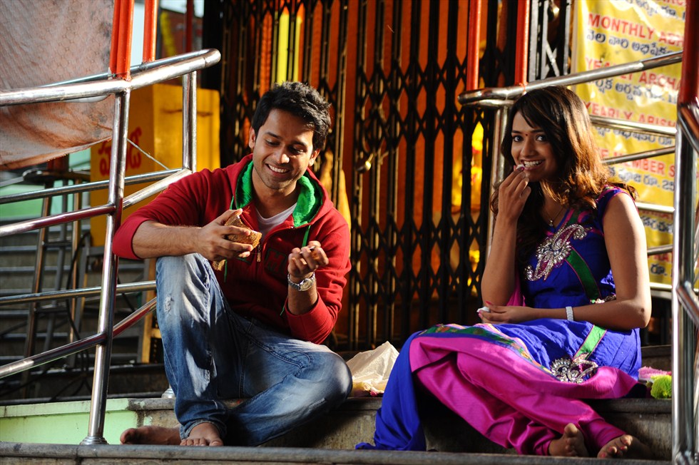 BUNGA TIDUR: Entha Andhamga Vunnave Movie Stills