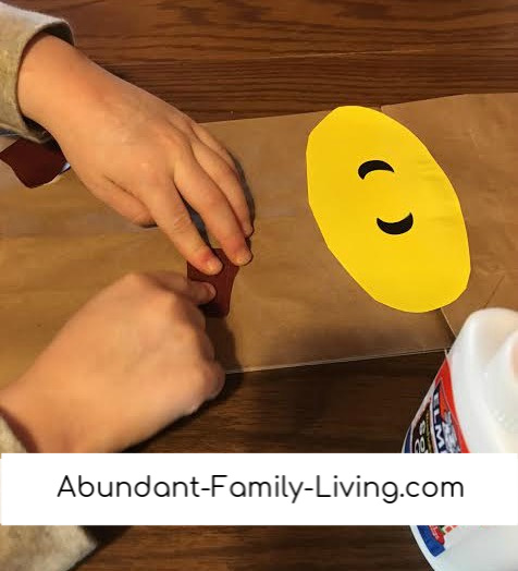 Abundant Family Living: Giraffe Paper Bag Puppet with FREE Template ...