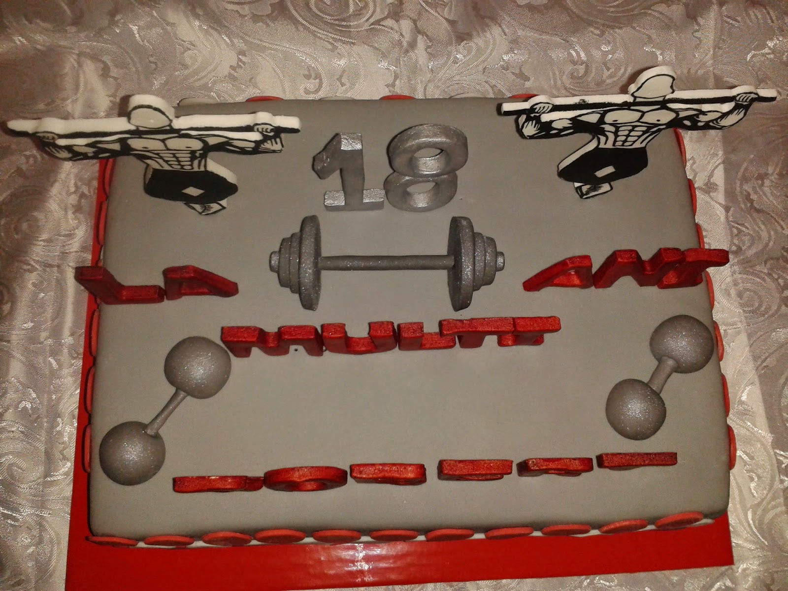 Tărâmul dulciurilor: Tort "Bar Workout"