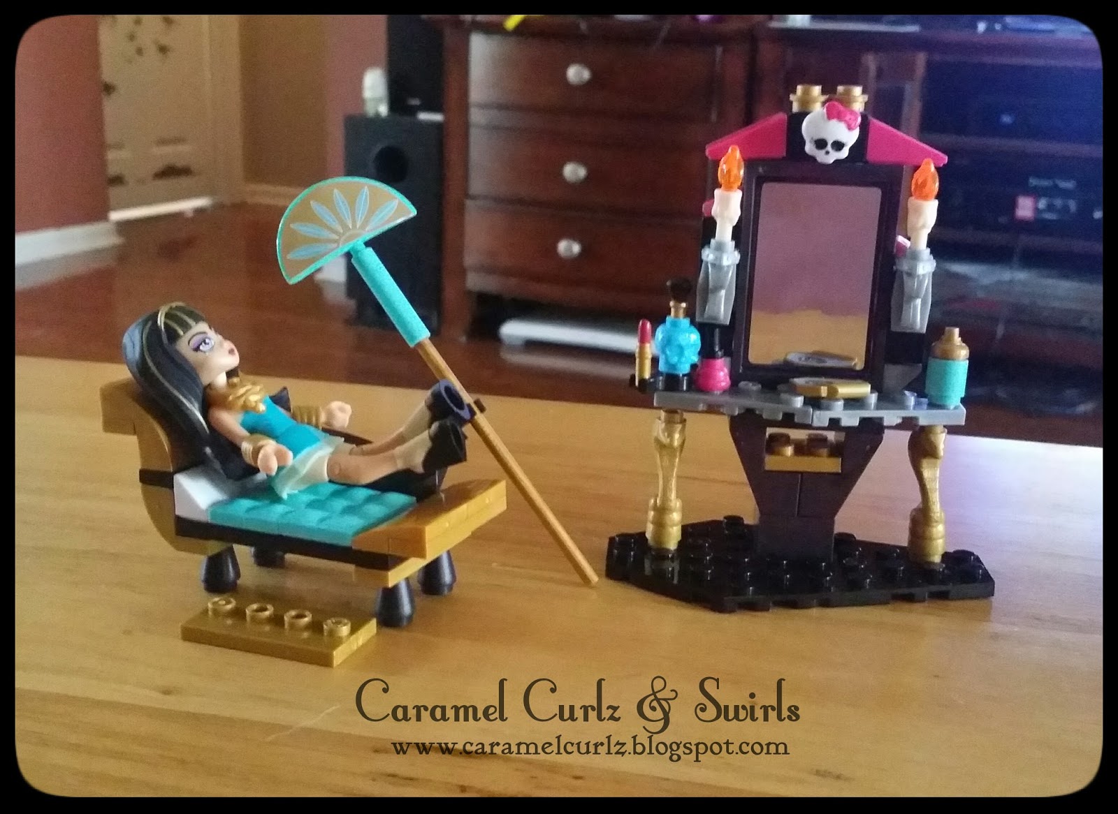 Caramel Curlz & Swirls: Review: Gore-Geous Monster High Mega Block Set