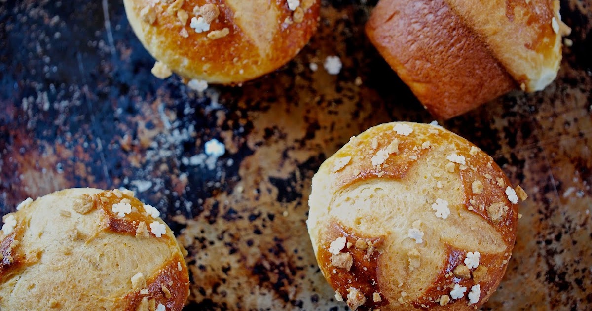 MAPLE CRUNCH BRIOCHE BUNS