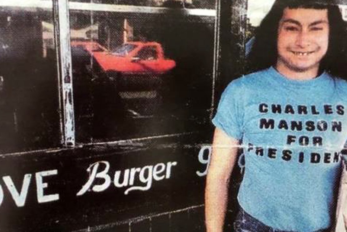 21 Vintage Snapshots Capture People Wearing Sleazy T-Shirts With ...