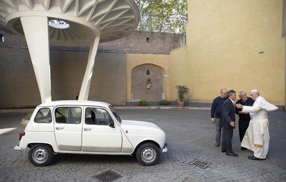 Da Mihi Animas: New Mini Popemobile!