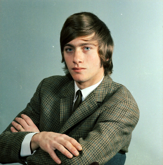 These Color Studio Portraits From the 1970s Are Almost Too Awkward ...
