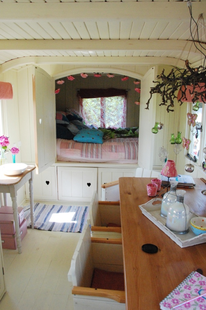 EVER SO PRETTY CARAVAN INTERIORS [ happy loves rosie ]