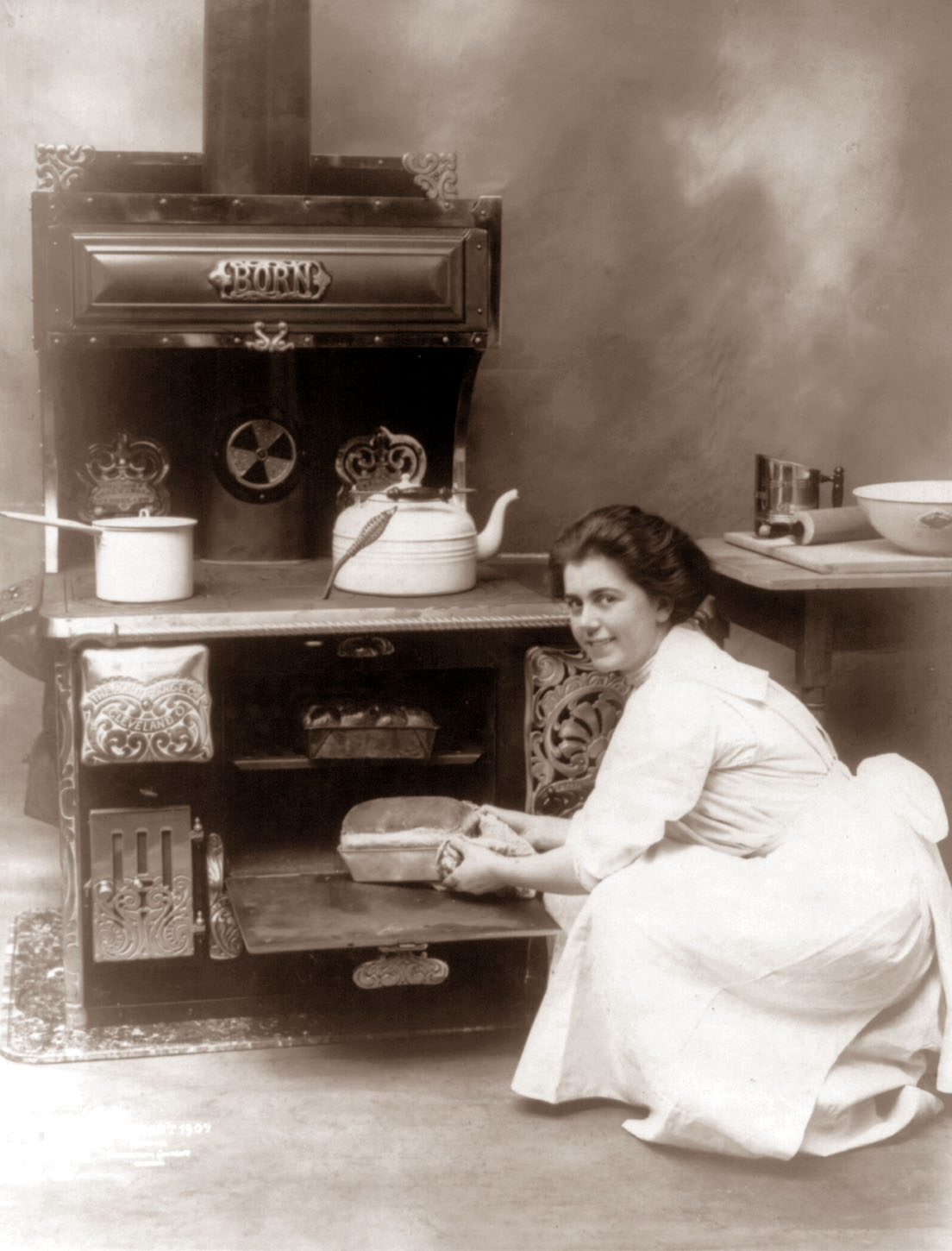 Making bread in a wood-fired stove. | Old pictures, Vintage photos ...