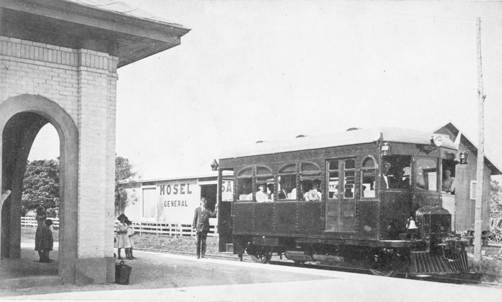 Joe Herring Jr.: Rare photos of Kerrville's self-propelled rail car ...