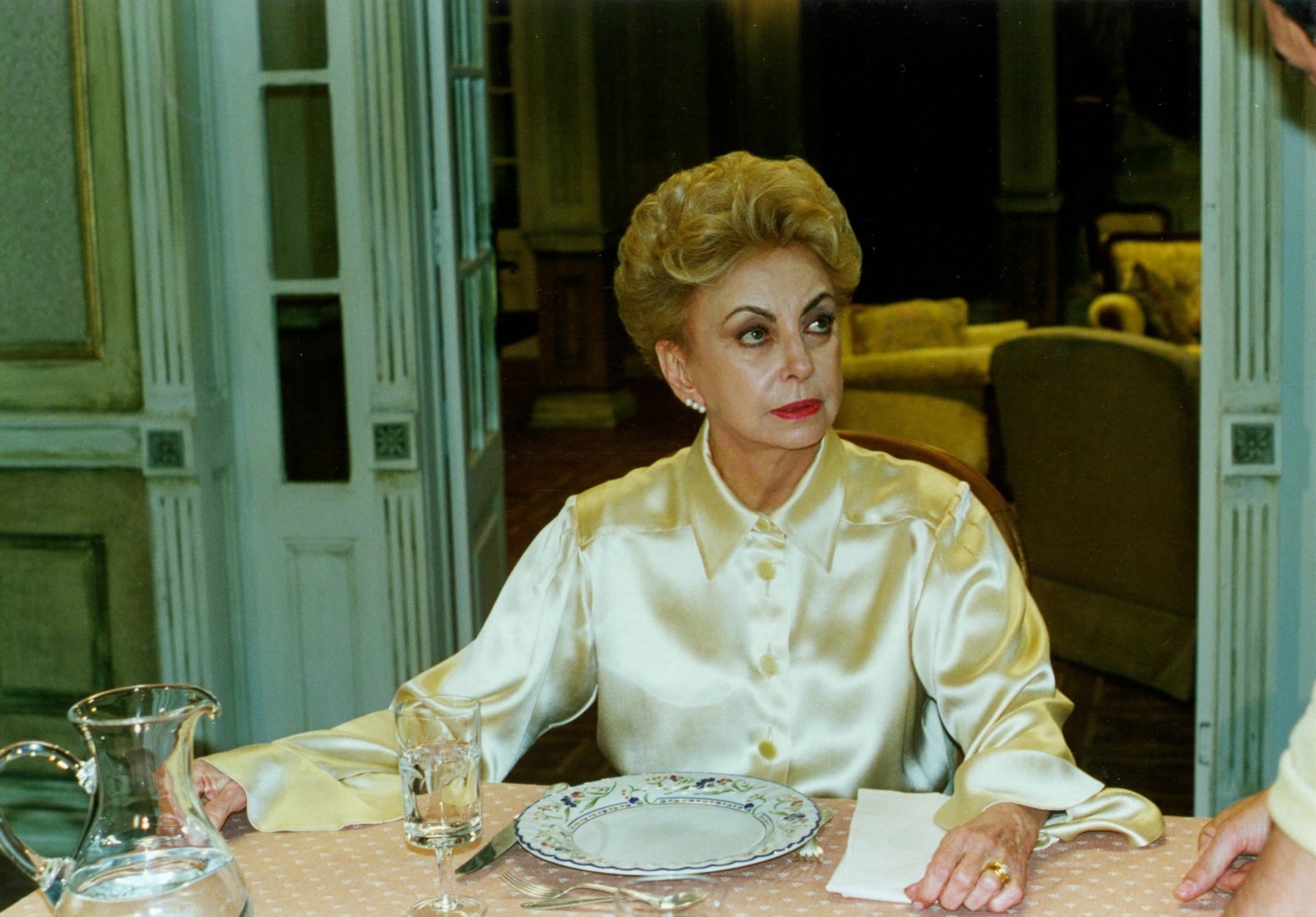 Morre aos 92 anos, a atriz Beatriz Segall, conhecida pela personagem ...