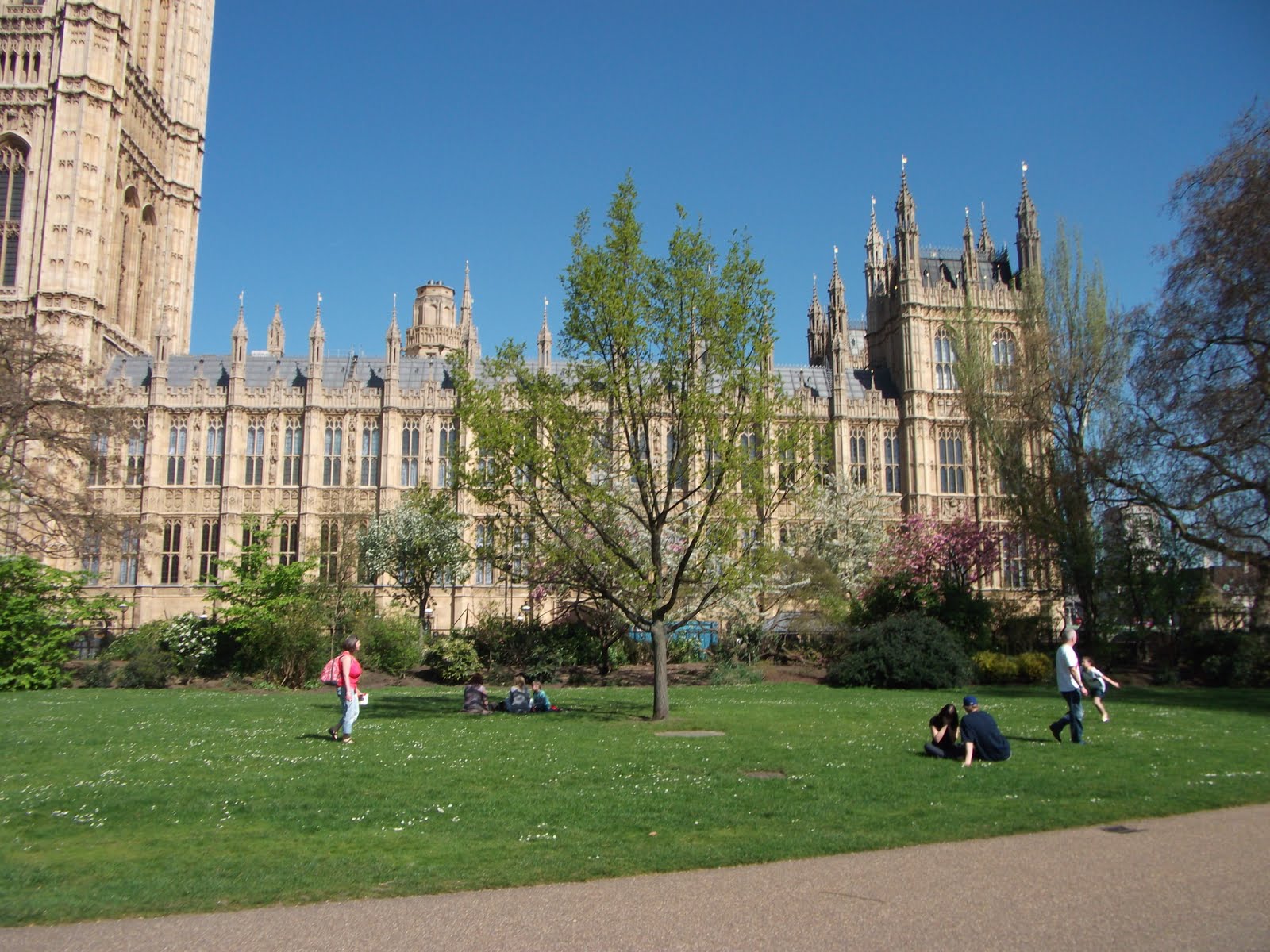 Royal Parks & Secret Gardens: Victoria Tower Gardens & Westminster ...