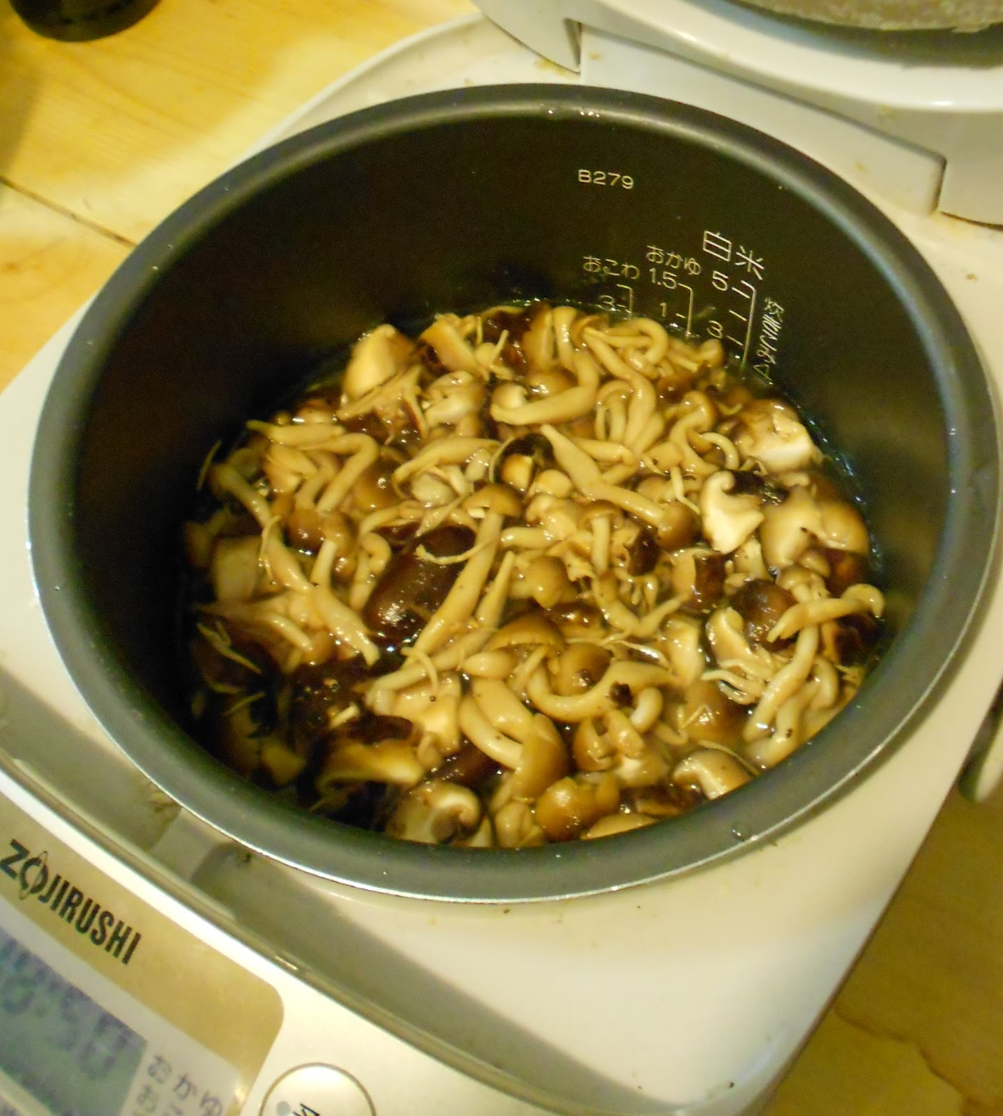 Cooking Tokyo: Mushroom Rice (Kinoko Gohan)