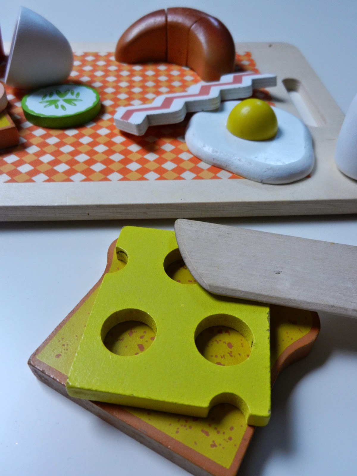 Maaademoiselle A.: || Play Tive Junior : jeu en bois aliments "Petit ...