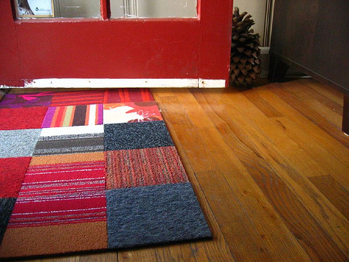peppermags: DIY: Carpet Sample Doormat