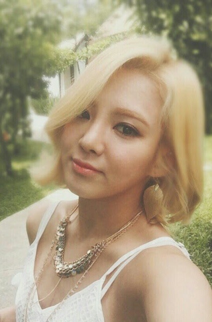 SNSD's HyoYeon and more of her gorgeous updates - Wonderful Generation
