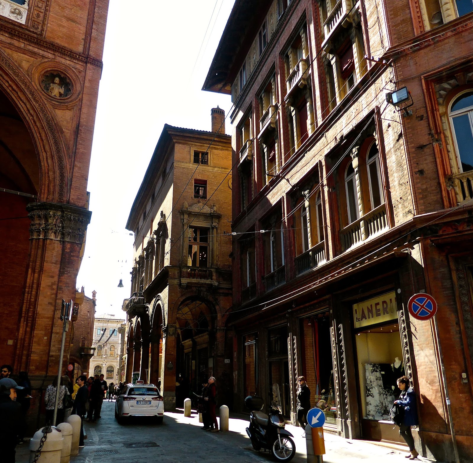 Facciamo un giro in centro?: PALAZZO BOLOGNETTI - Bologna