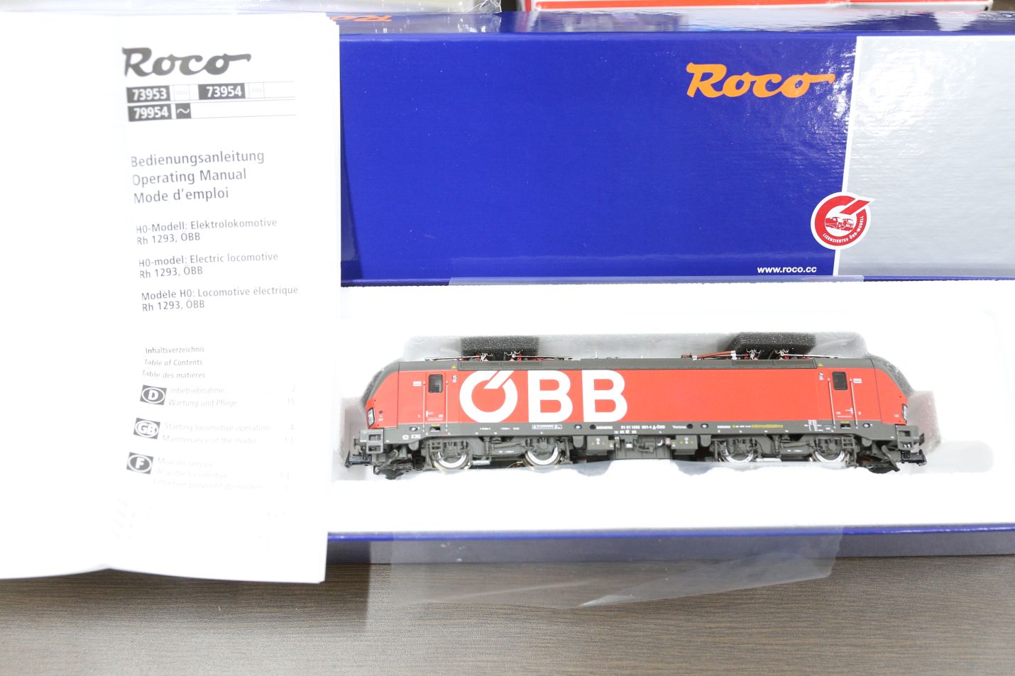 一応レールに置いて撮影、ほかの車両が先月の動画から動いてない事に衝撃。