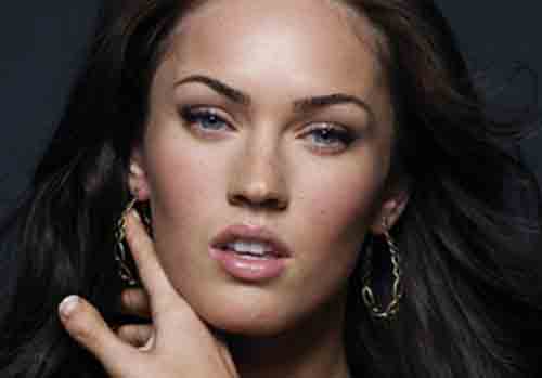 megan fox toe thumbs